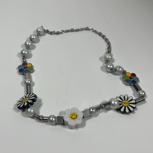 Accessories | Y2k Smiley Flower Pearl Necklace | Poshmark